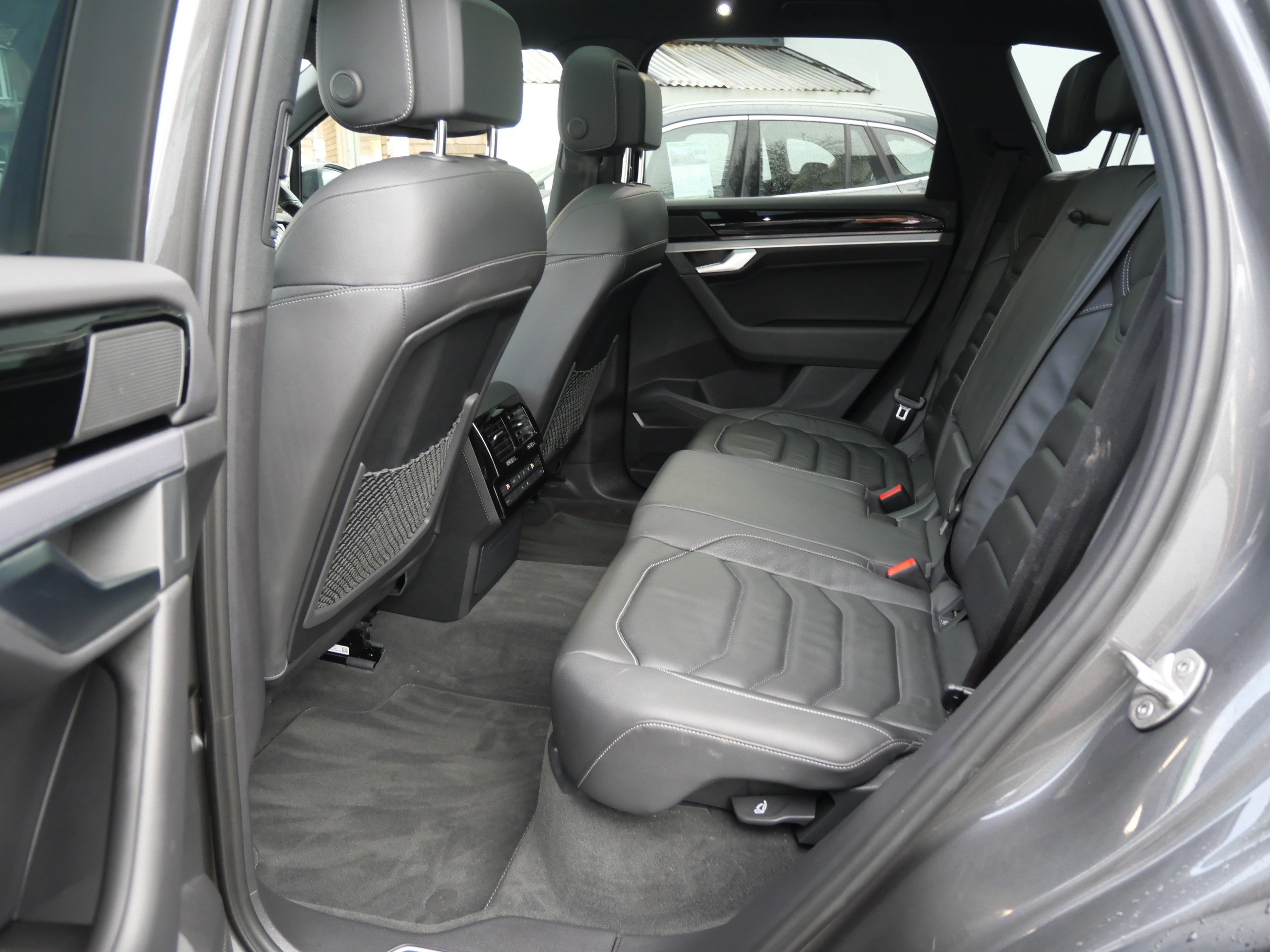 Used 2022 Volkswagen Touareg 3.0 TDI V6 Black Edition 4Motion Euro 6 (s ...